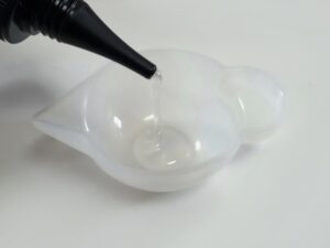 初心者必見！レジンモールドなしで作る代用アイテム活用の基本とテクニック | TOIRO handmade